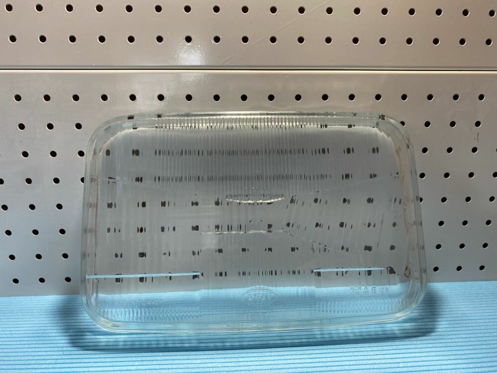 Стекло фары правое левое Вольво, Scania 2, 3 Series