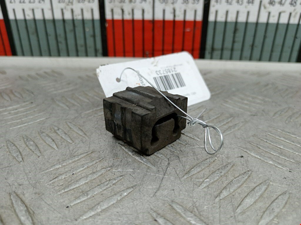 Кронштейн (крепление) радиатора Volkswagen Passat 5 арт. 2185733