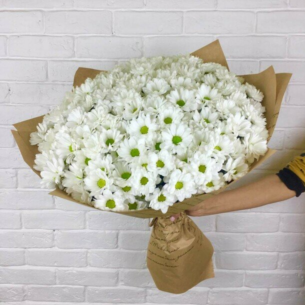 Большой весенний букет кустовых хризантем