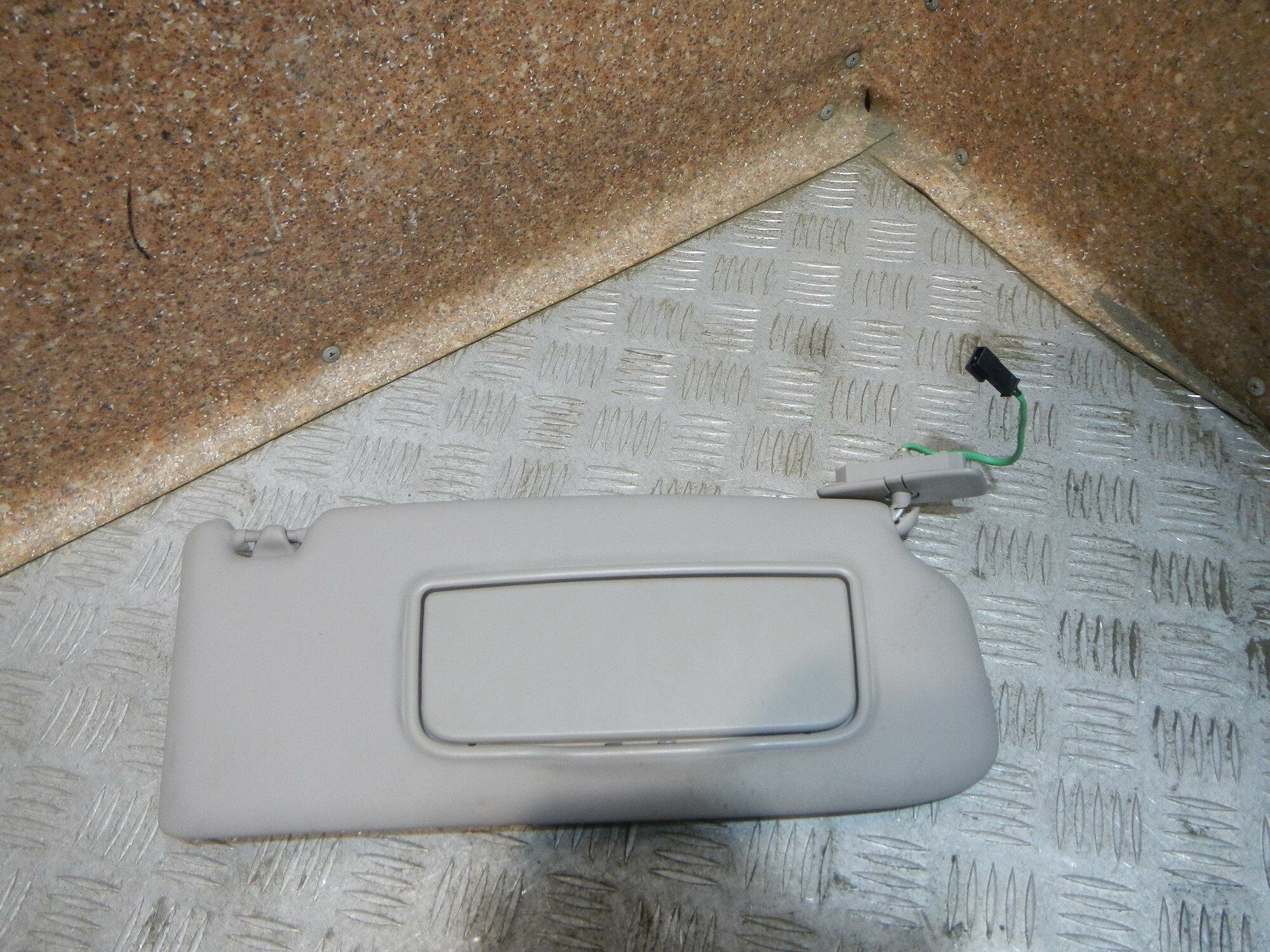 Б/У Козырек солнцезащитный, Volvo (Вольво)-S40 (04-) VOLVO S40 (04-) Правый. Трещины на ножке. 471645 VOLVO арт. 39859780