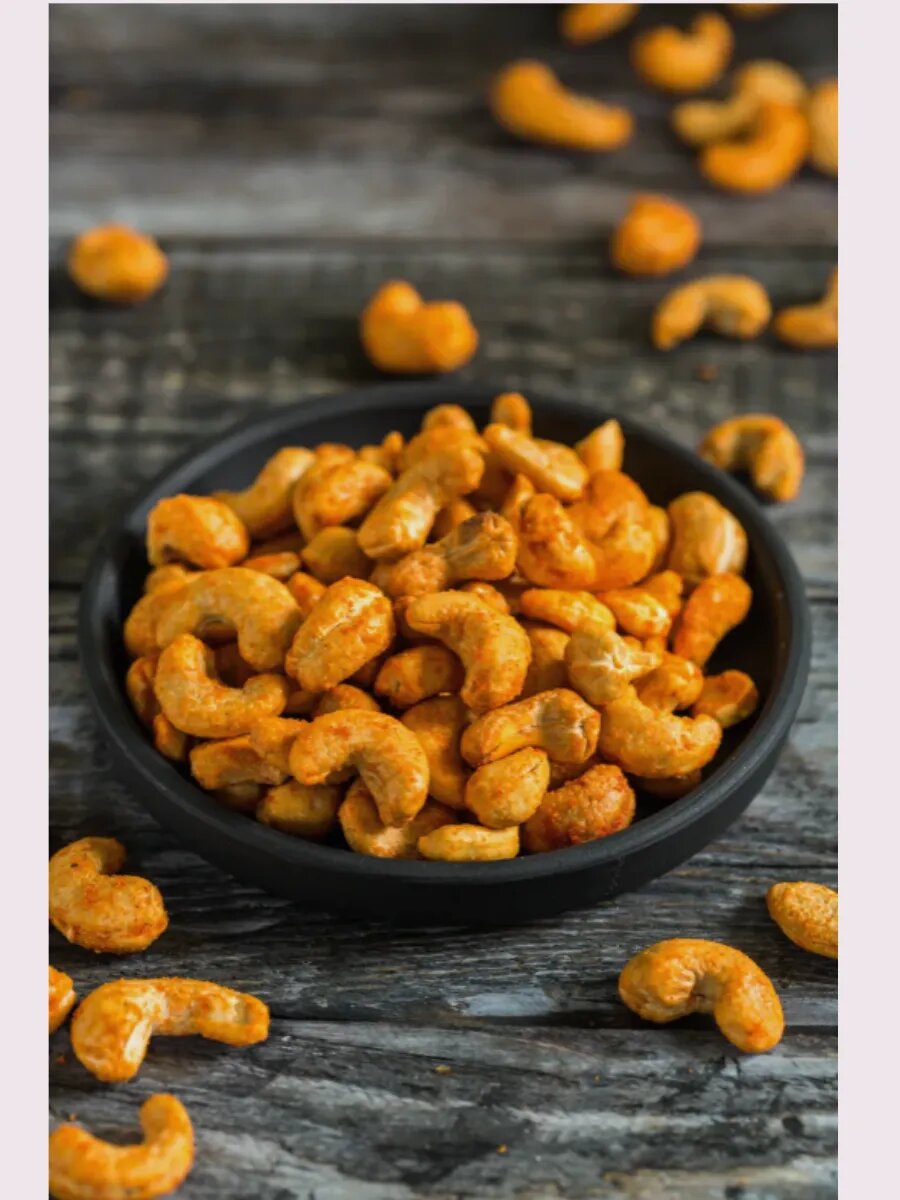 Орехи "Кешью", жареные, со специями, пластиковый контейнер, 1 кг