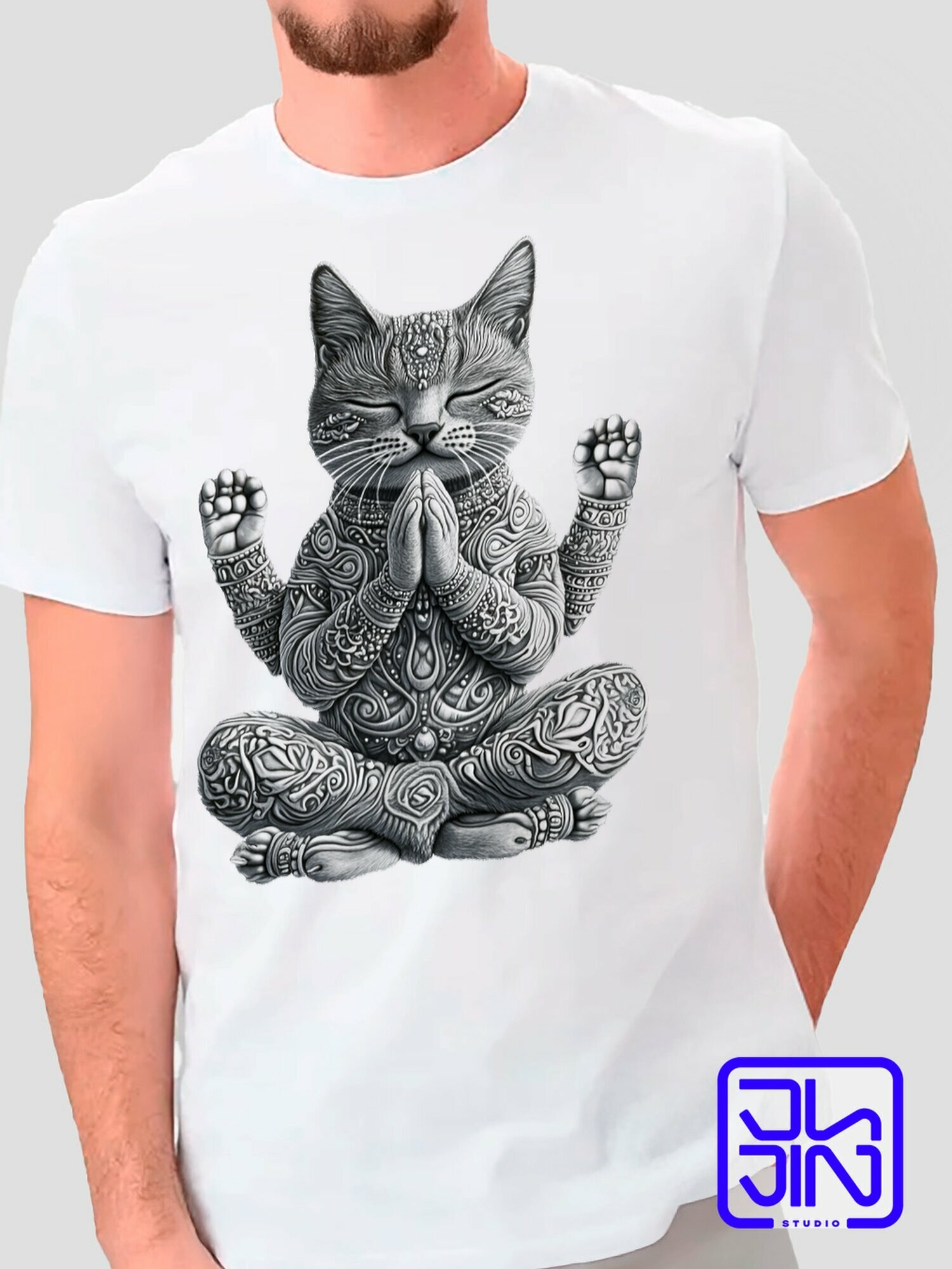 Футболка классическая мужская с авторским принтом Кошка этническая черно белая в стиле будда, графитовая медитация, белый хлопковый трикотаж с прикольным рисунком на груди