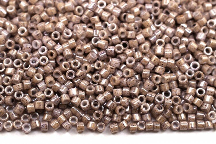 Бисер японский TOHO Treasure цилиндрический 11/0 #1203 бежевый/аметист, мраморный непрозрачный, 5 грамм