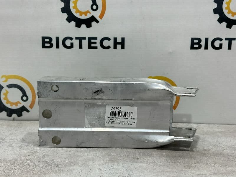 Кронштейн усилителя переднего бампера правый Mercedes Benz A2126200895