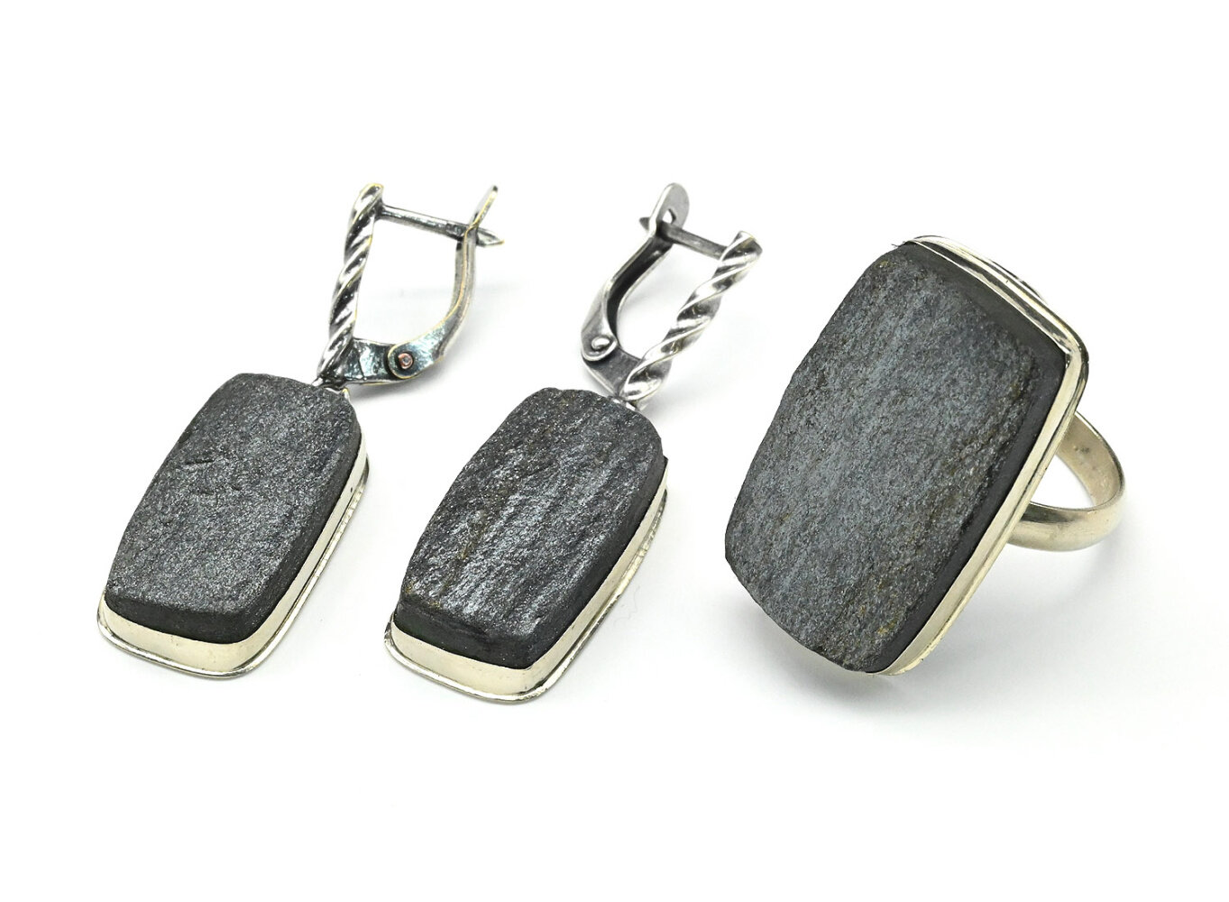 Комплект бижутерии: серьги, кольцо, гематит