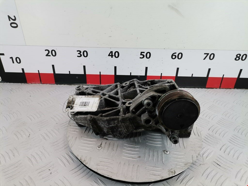 Кронштейн кондиционера Audi A4 B6 038260885C арт. 1484549