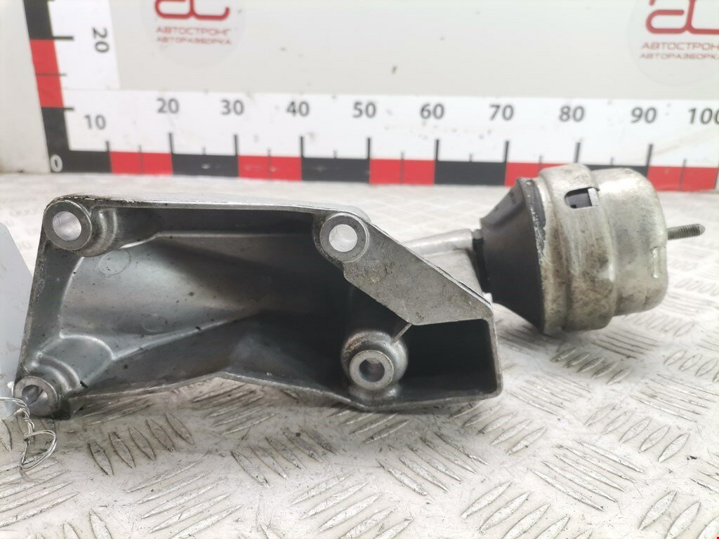 Кронштейн (крепление лапа) двигателя Audi A4 B5 8D0199307P арт. 1856091