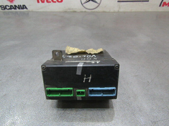 Блок управления VECU Volvo FH, FM, одно крепление сломано