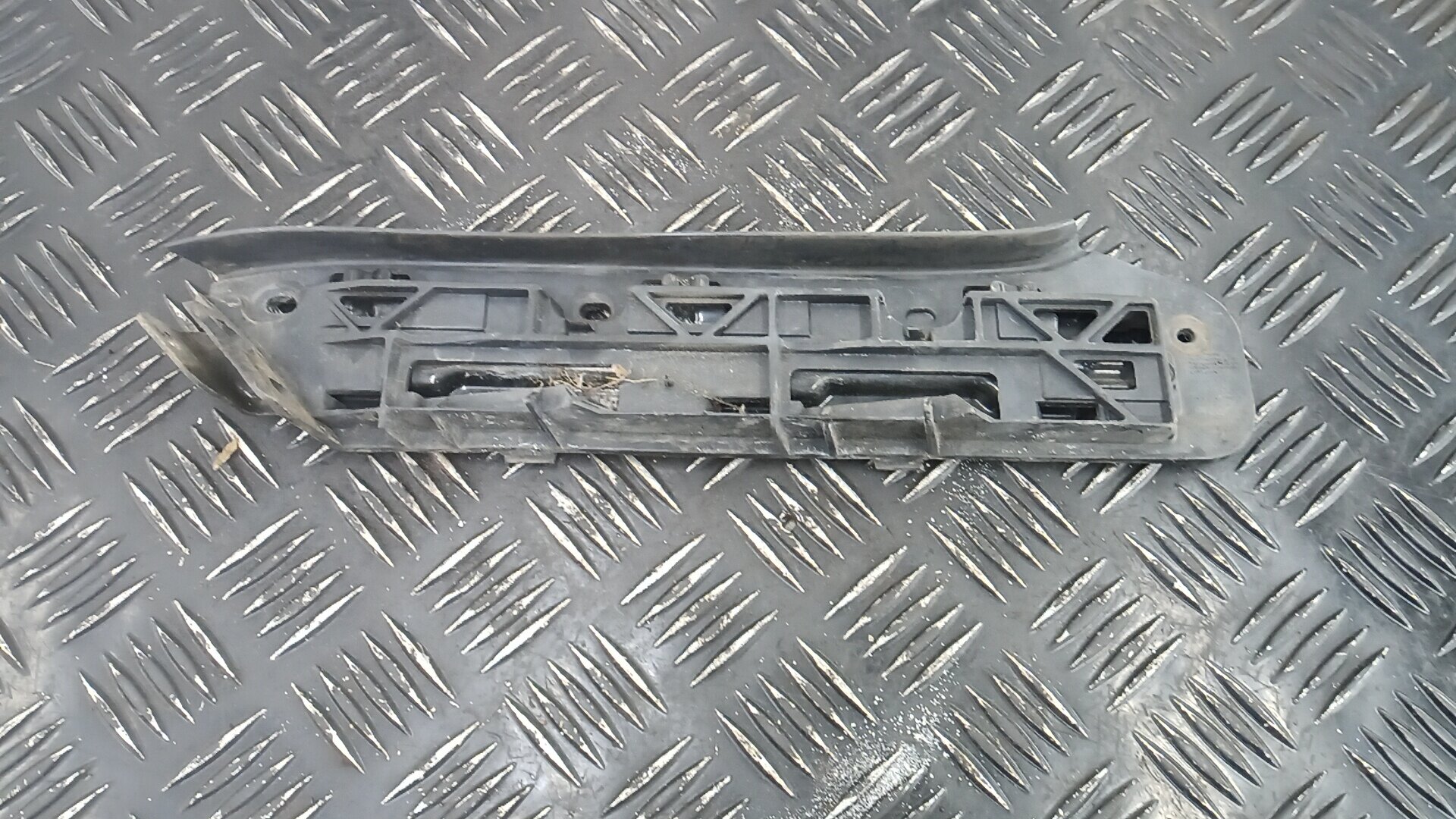 Крепление бампера переднее VOLKSWAGEN CADDY 3, Номер 1T0807936