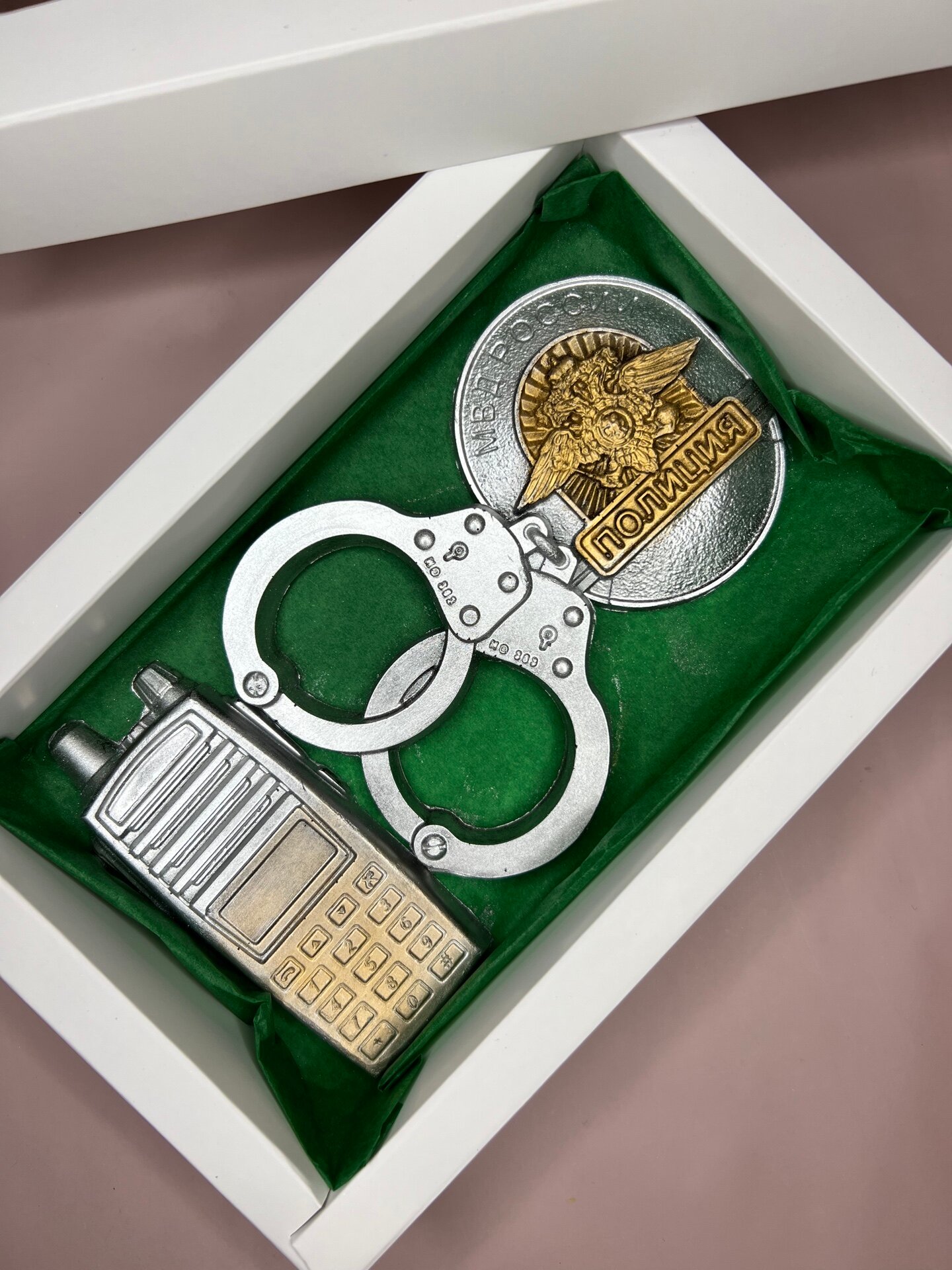 Шоколадный набор "Полицейский", темный бельгийский шоколад, ручная работа