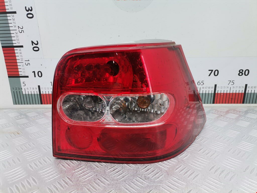 Фонарь задний правый Volkswagen Golf 4 1J6945096 арт. 2052755