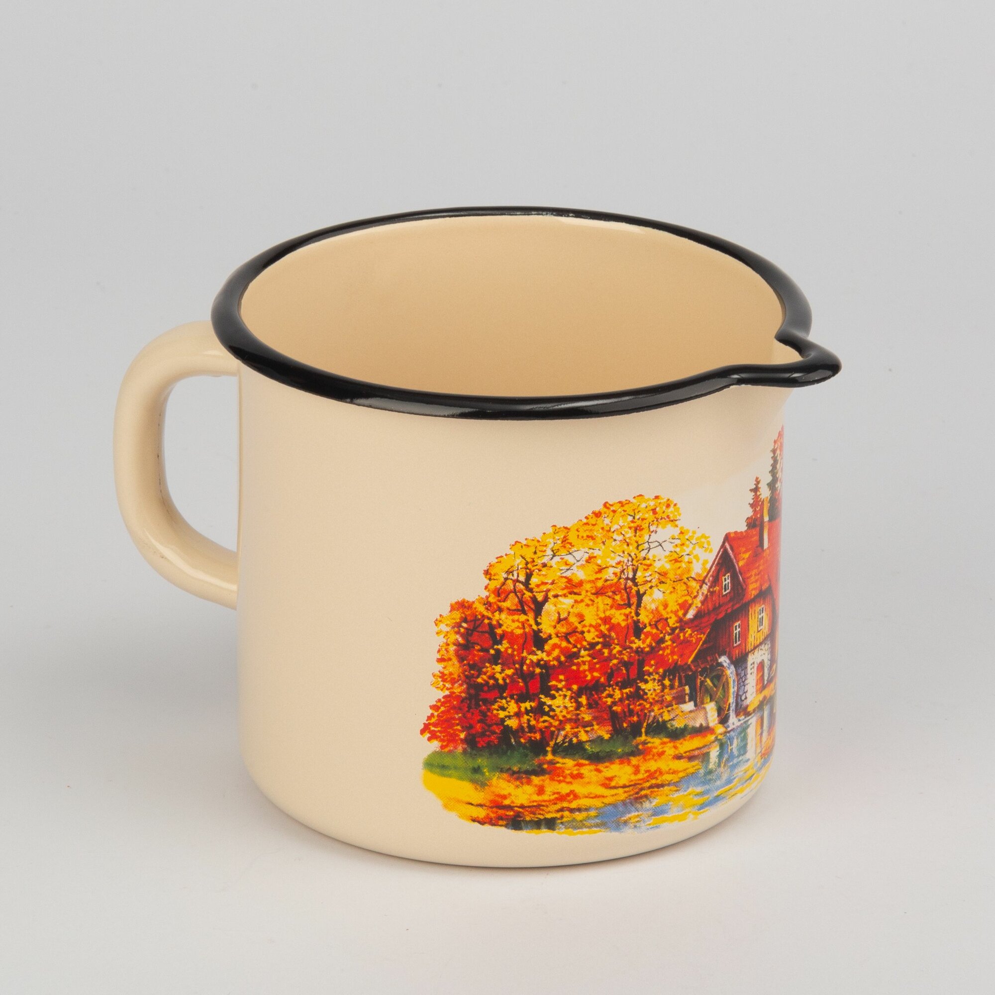 Кружка эмалированная со сливом и рисунком 1 л