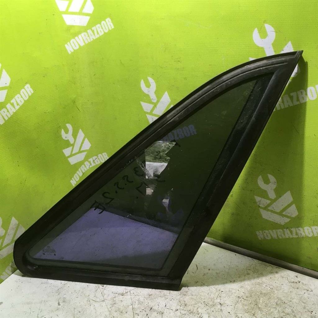 Стекло кузовное глухое правое VW Passat B3 1988-1993