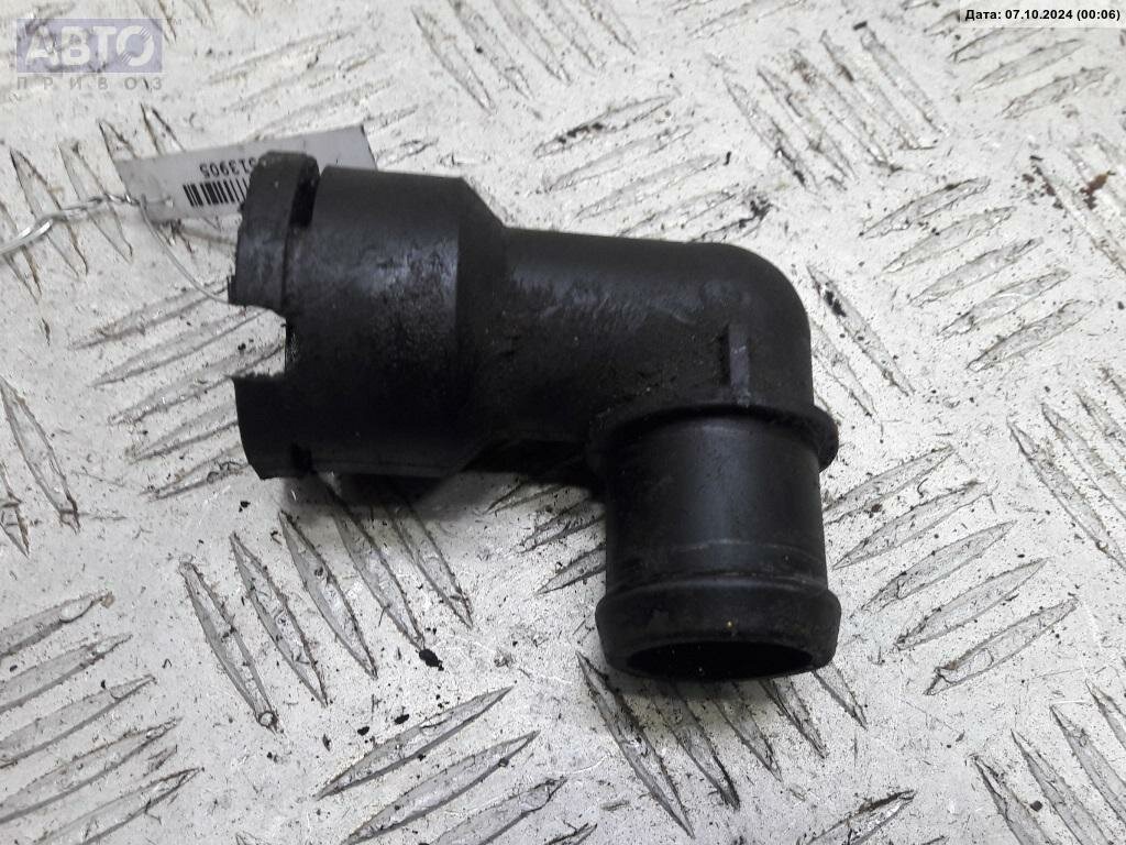 Фланец (тройник) системы охлаждения Volkswagen Golf-3