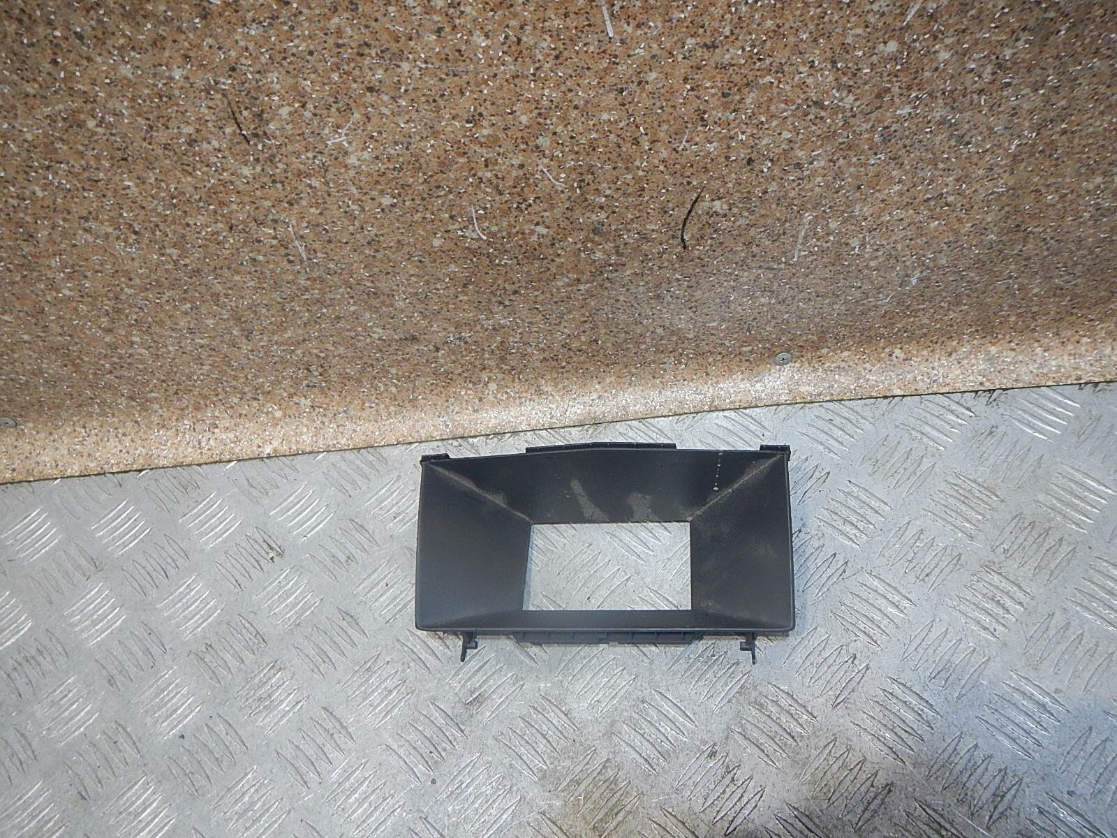 Б/У Накладка декоративная, Opel (Опель)-ASTRA H (04-) OPEL ASTRA H (04-) Информационного дисплея. Царапины. 421922 GENERA...