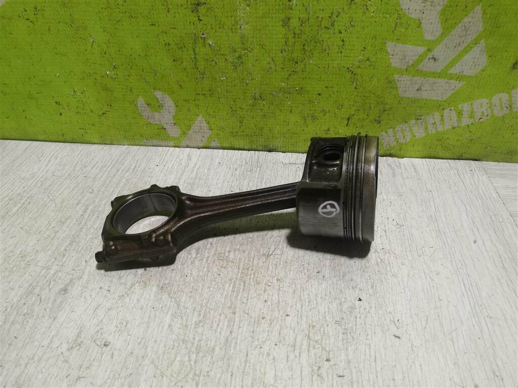 Поршень с шатуном VW Golf 4 Bora 97-05