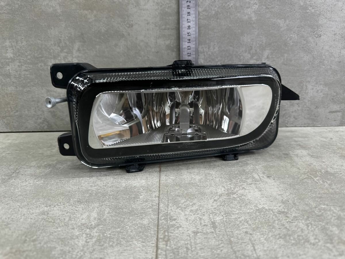 Противотуманная фара левая Mercedes Actros