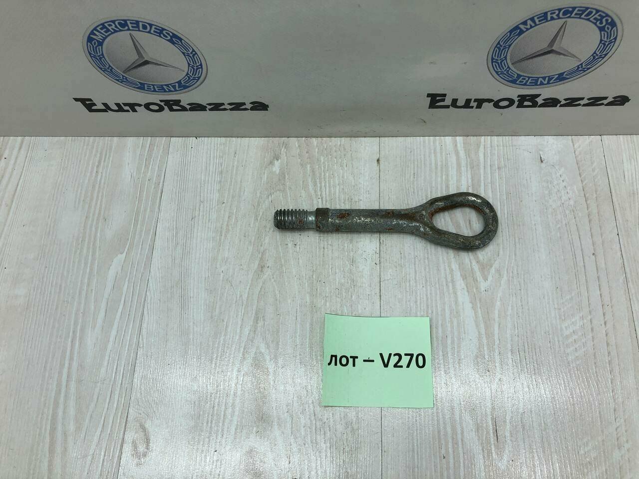 Буксировочный крюк Mercedes R230 A2206280135