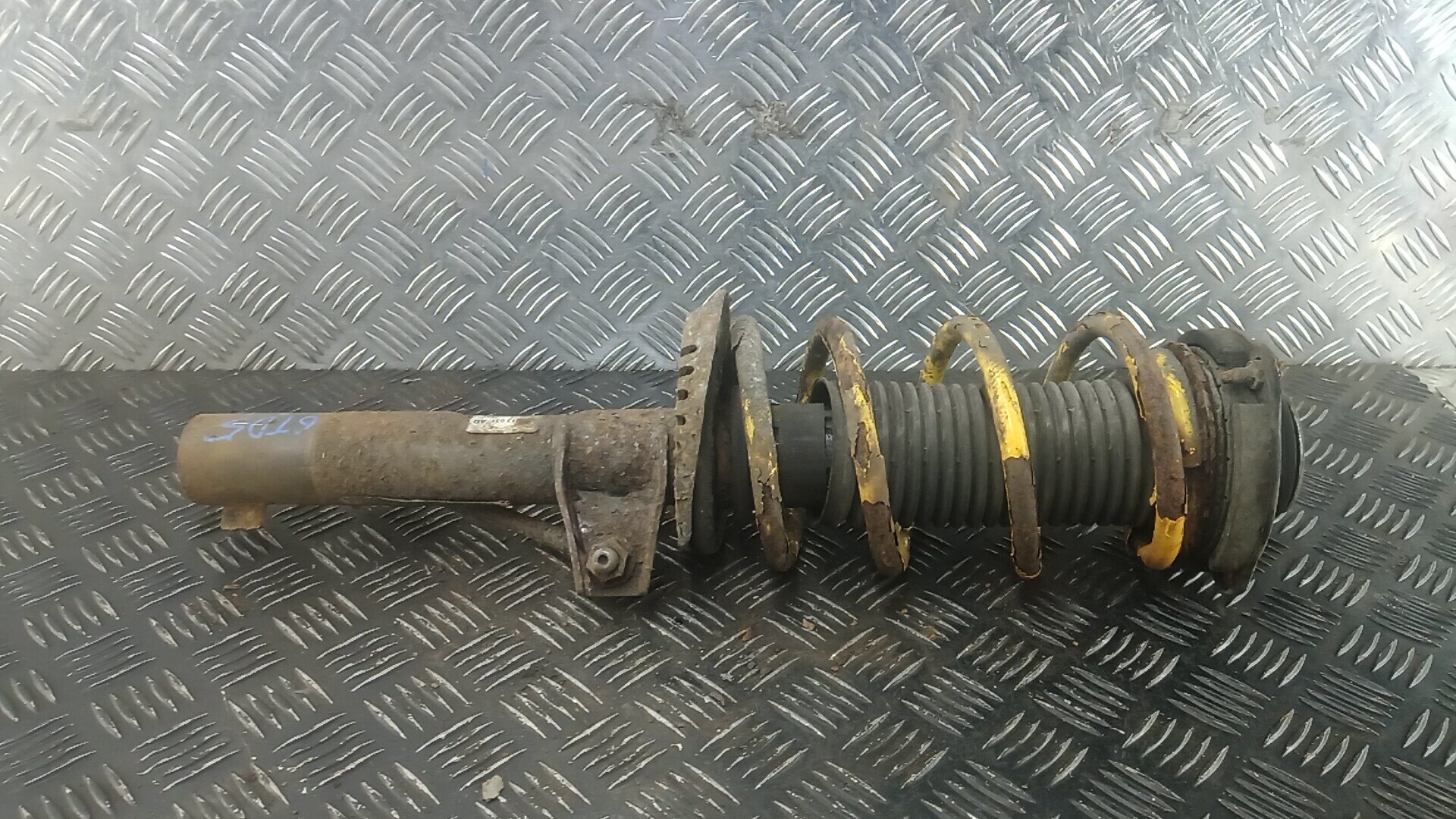 Стойка передняя левая VOLKSWAGEN JETTA 6, Номер 5C0413031AQ, 1K0411105AQ