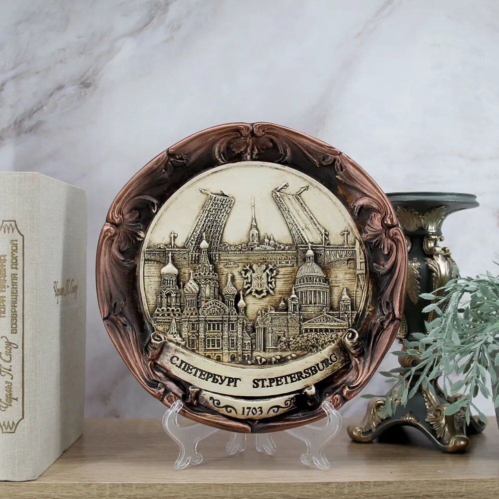 Сувенирная Тарелка Панно на подставке Достопримечательности Санкт-Петербурга. Коллаж , 23 см , ручная роспись , гипс