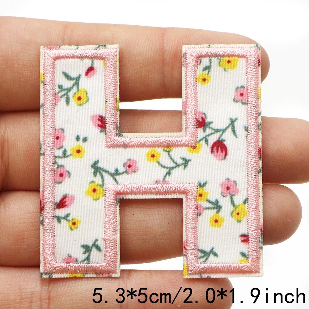 Вышитая буква алфавита H