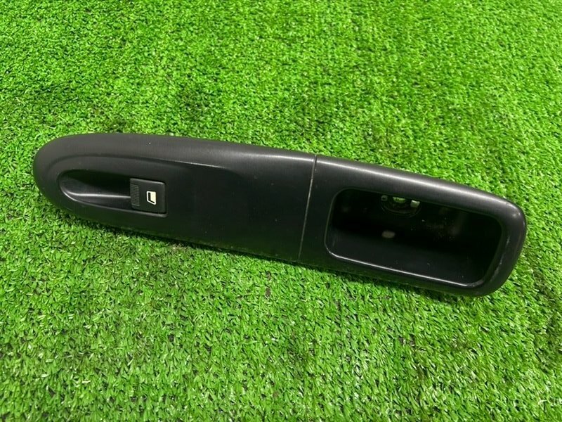 Кнопка стеклоподъемника передняя правая Peugeot 6552ZZ