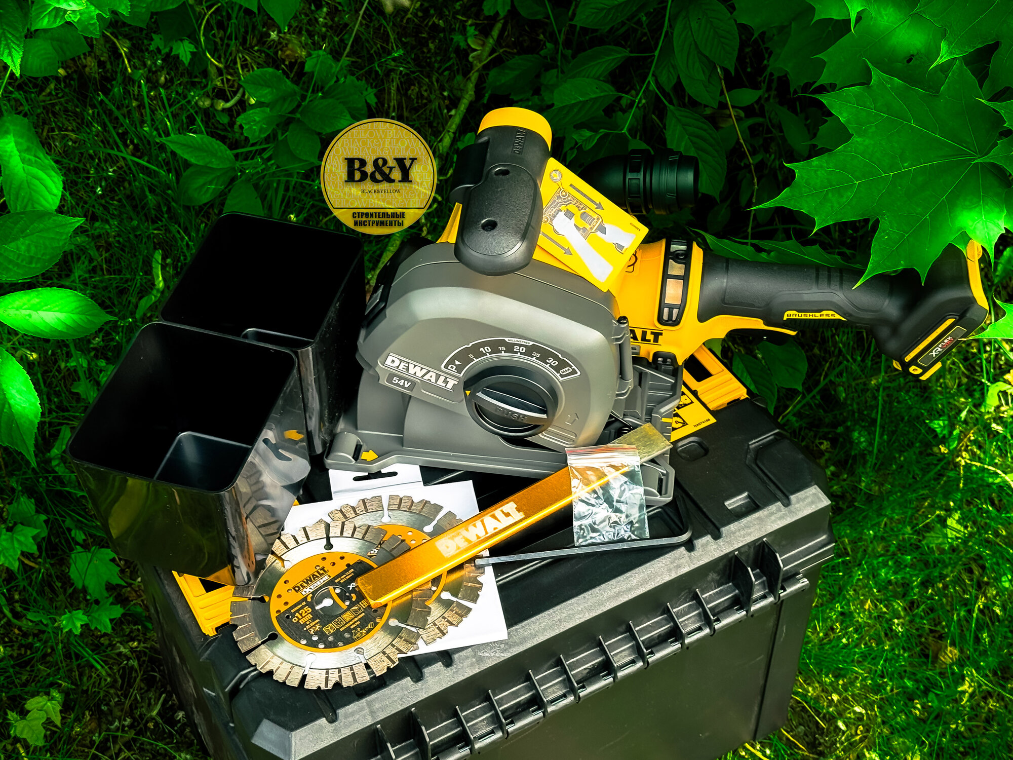 Аккумуляторный штроборез DEWALT DCG200NT 54В