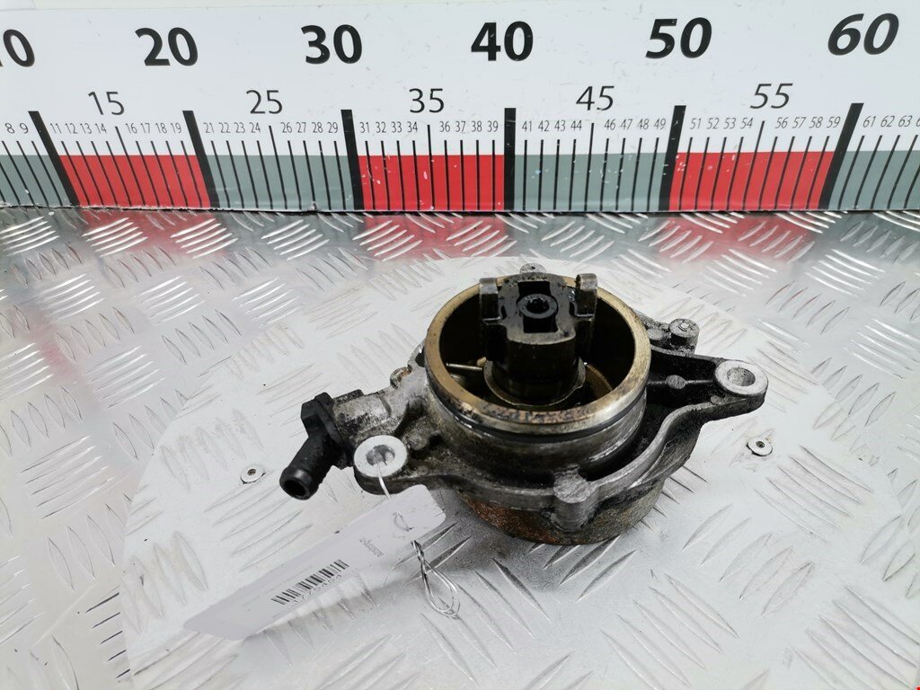 Насос вакуумный BMW 1-Series (E81/E82/E87/E88) 11667791232 арт. 1775454