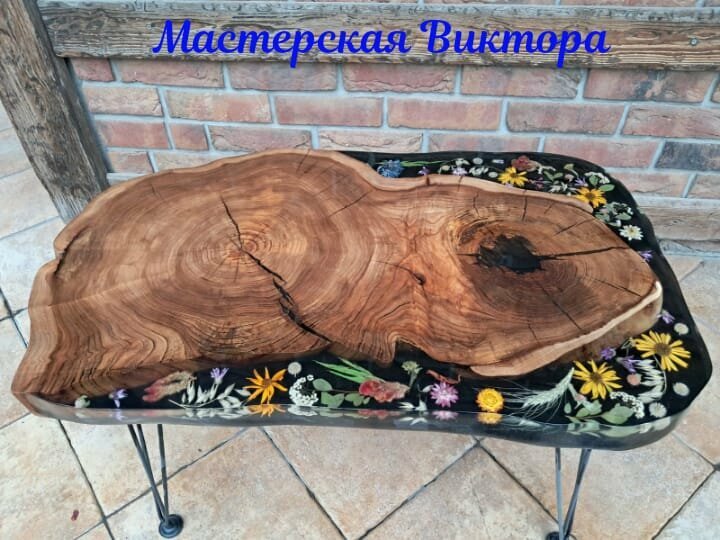 Стол журнальный/Стол журнальный из массива дерева с эпоксидной смолой