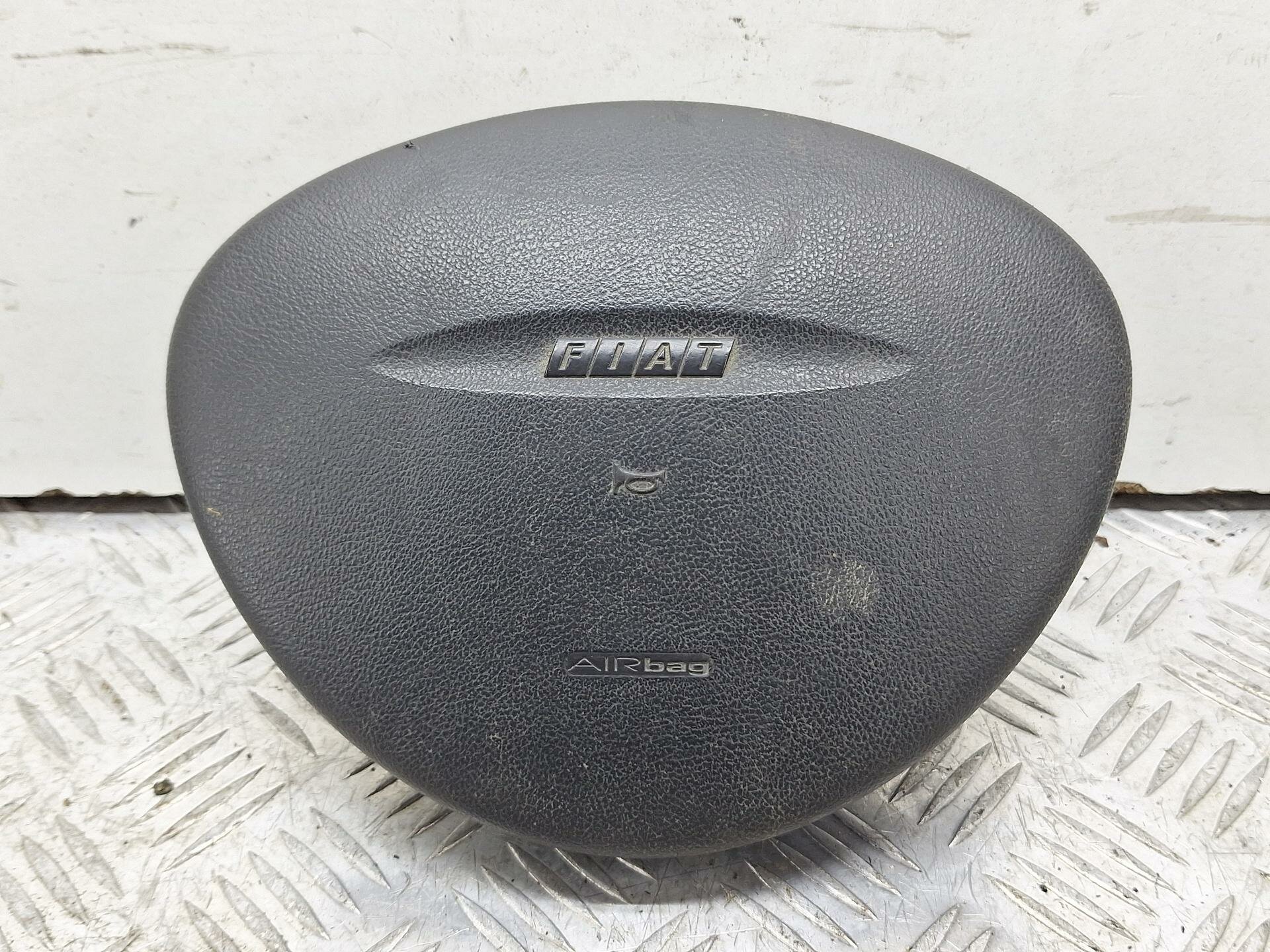 Подушка безопасности водителя Fiat Punto 2 2002 735278157