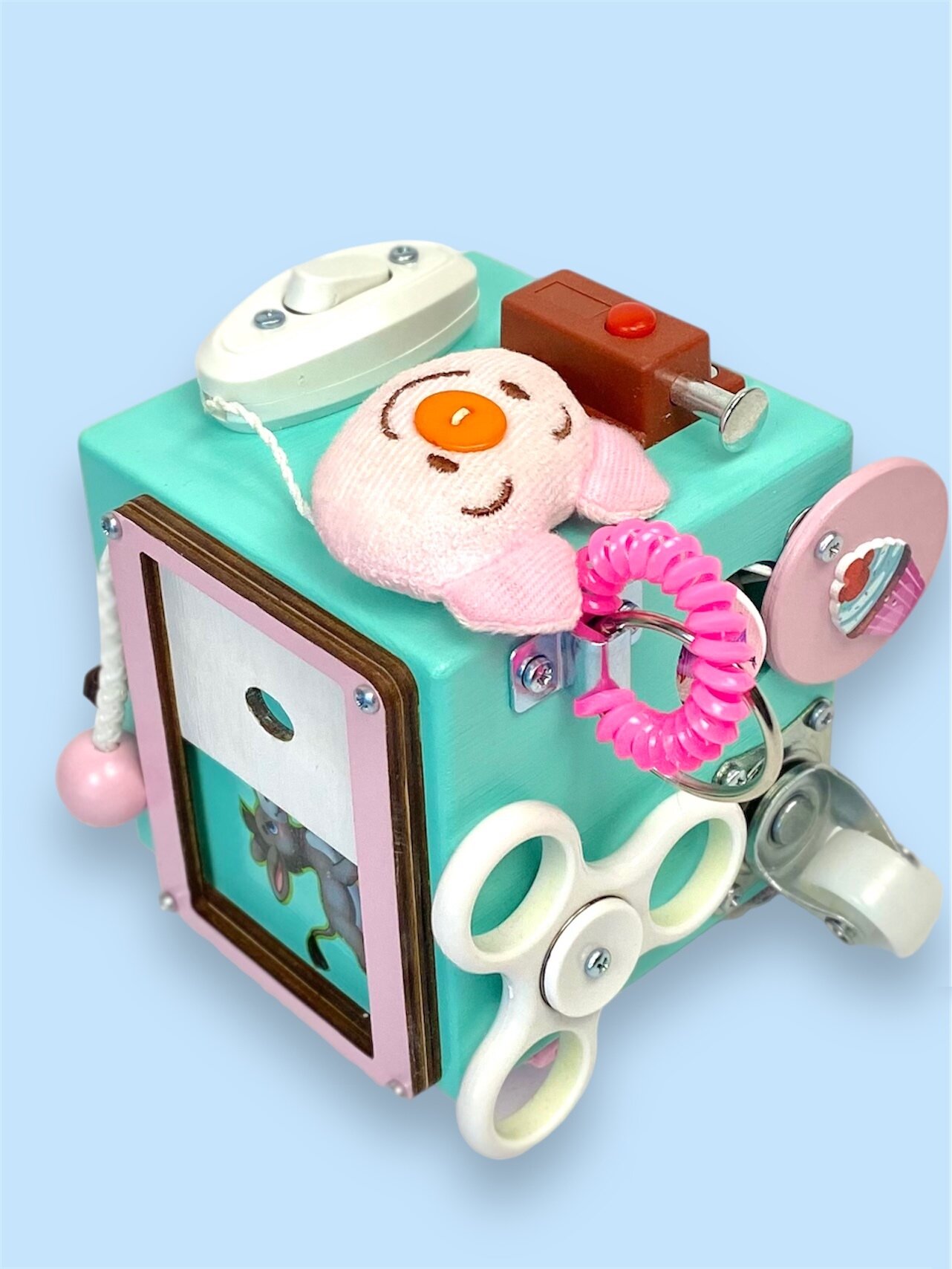 Бизикубик Де Мадера, дерево, 10см, для развития моторики, цвета мятный, розовый, белый