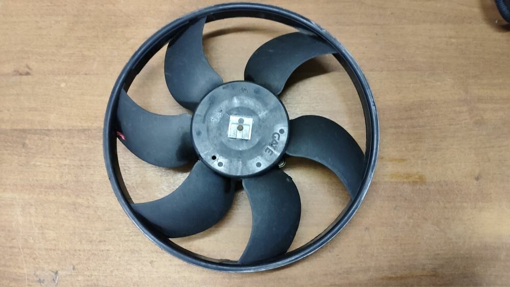 Вентилятор радиатора Renault Logan 2 214810048R