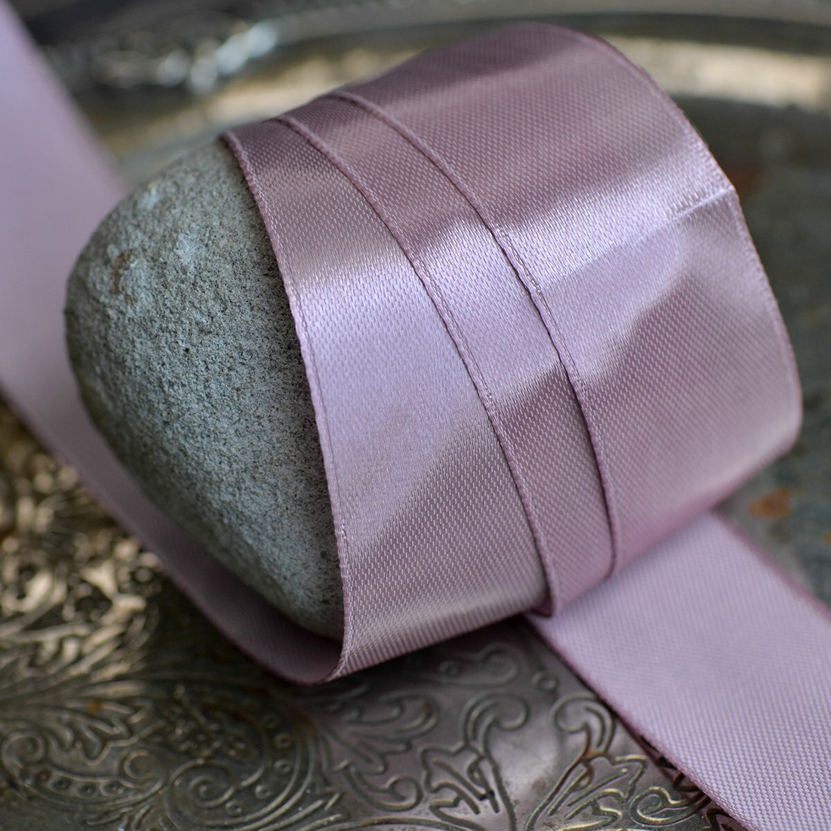 Лента атласная 1 бобина (22 м) для шитья/ рукоделия / декора, цвет пенки, ширина 25 мм