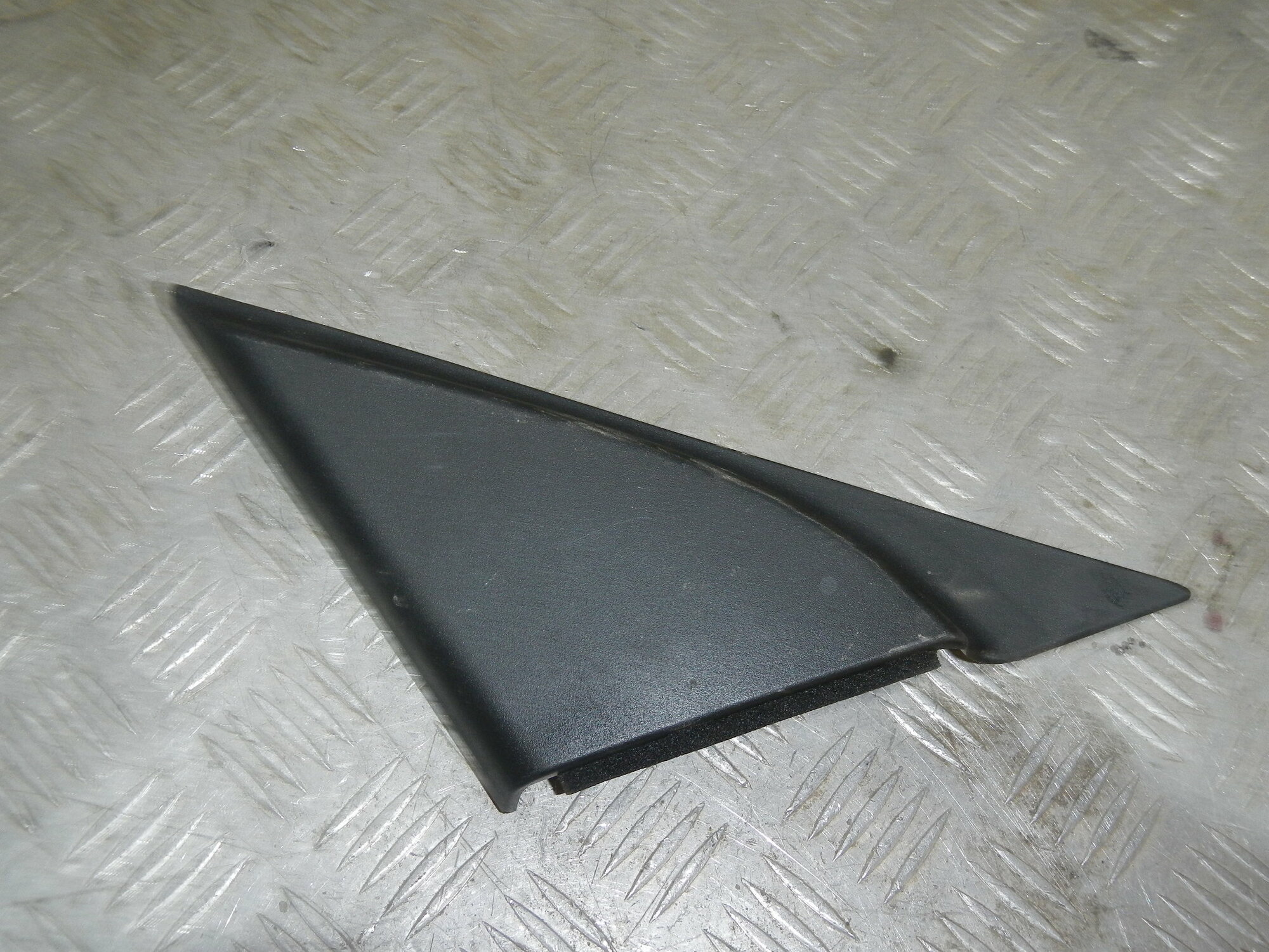 Б/У Уголок двери передней левой (внутренний), Mazda (Мазда)-3 (BK) (02-09) MAZDA 3 (BK) (02-09) царапины. 511644 MAZDA а...