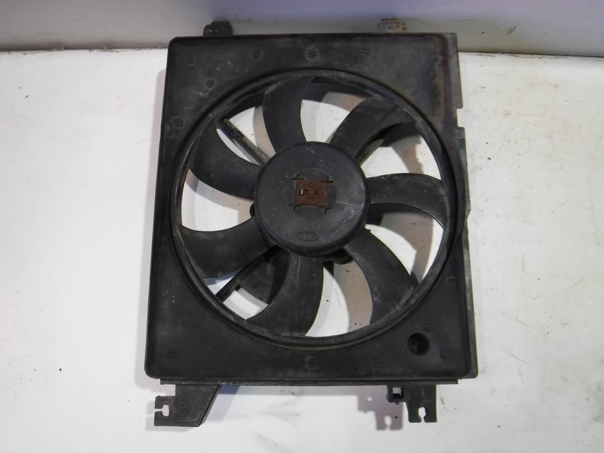 Вентилятор радиатора кондиционера Hyundai Elantra III рестайлинг (2003—2010) 977302D000