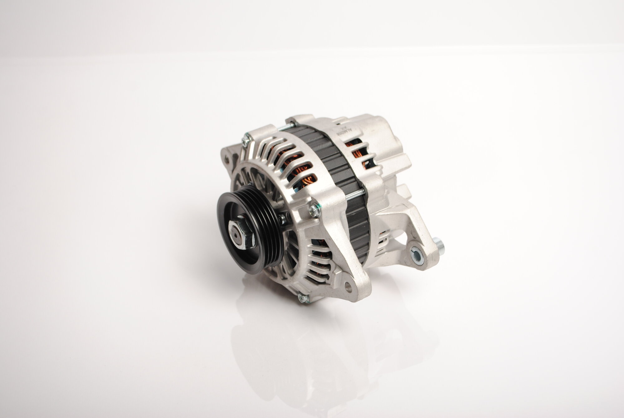 Генератор MD354806 Powertec Mitsubishi