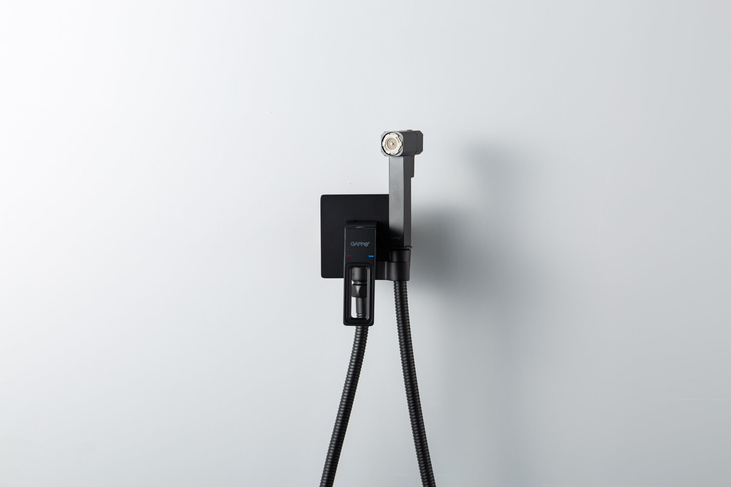 Смеситель встраиваемый с гигиеническим душем Gappo G7217-16, латунь, черный