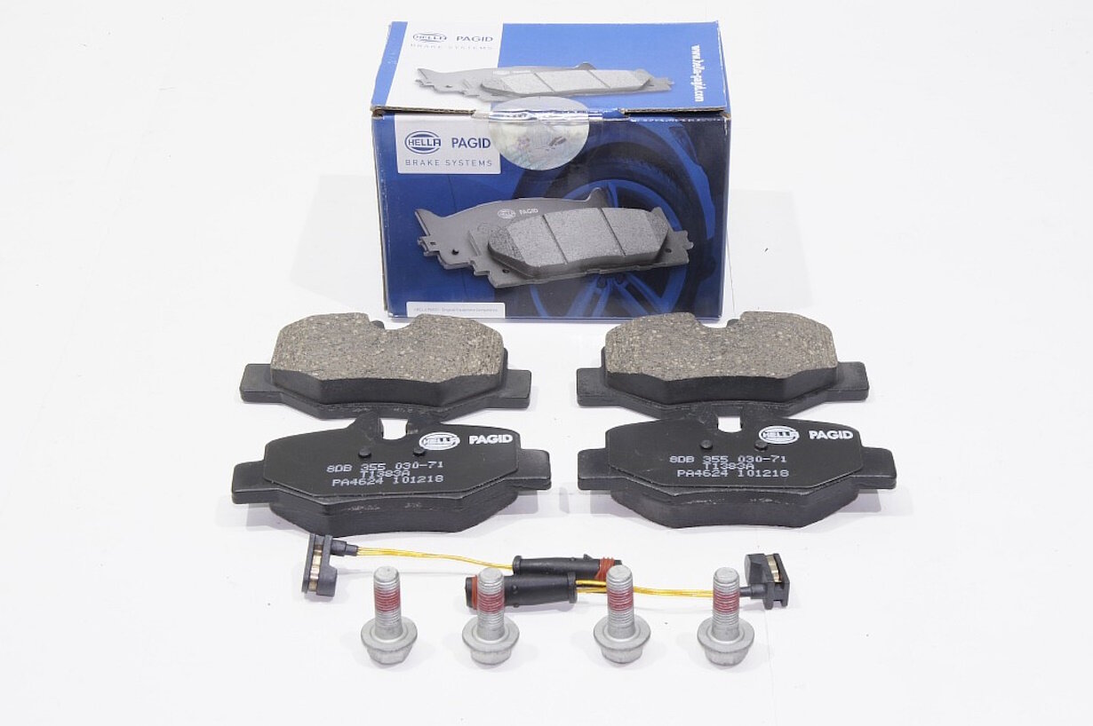 Колодки тормозные задние Mercedes 8DB355030711. Датчик износа