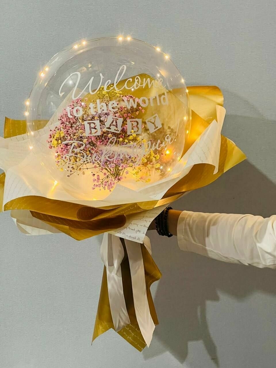 Цветы в шаре баблс, гипсофила, Букет на выписку