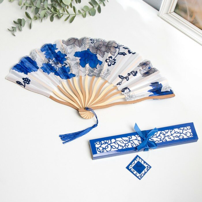 Веер складной h=21 см изгиб, с кистью «Цветы», в коробке, бело-синий