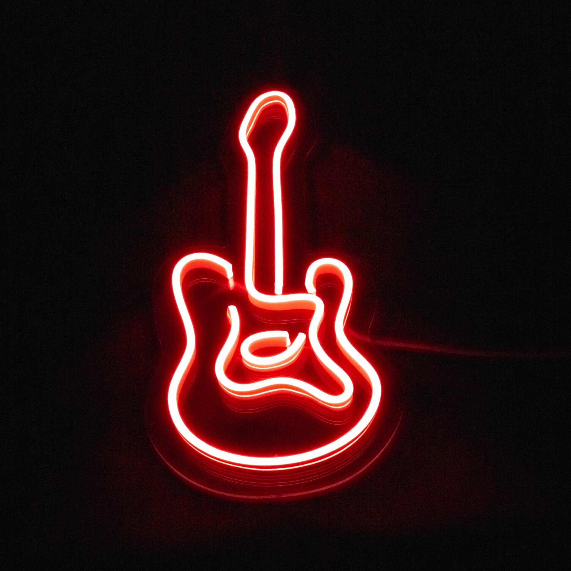 Неоновый светильник Elmarto Гитара, 45х19 см, красный