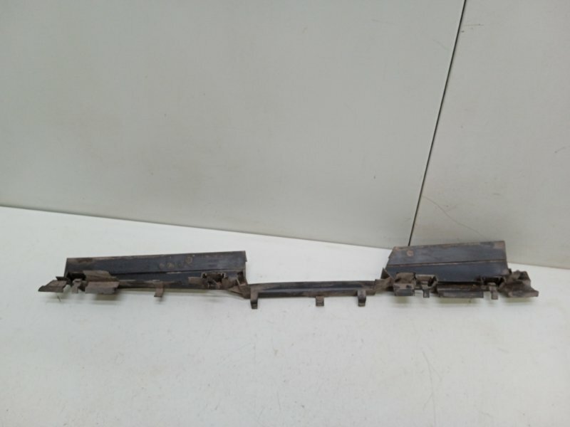 Б/У на радиатор верхняя, Рено Меган 2 Накладка Renault Megane 2002-2006 2, KM02, KM05, KM0C, KM0F, KM0G, KM0H, KM2Y, KM1F, KM...