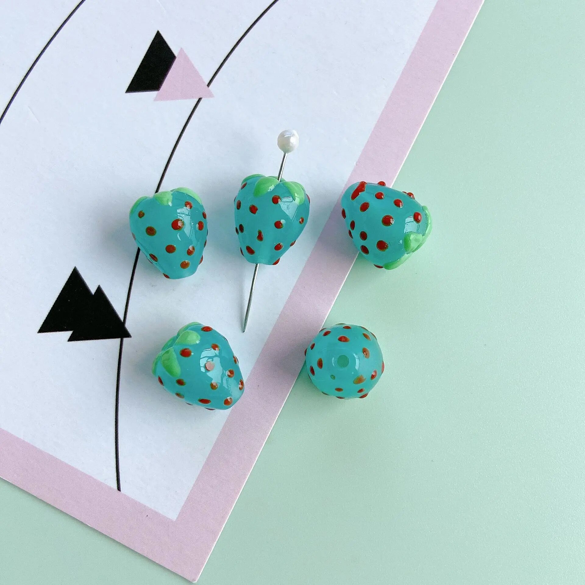 Стеклянные бусины 3D клубника 13x15 мм, 5 шт. 7