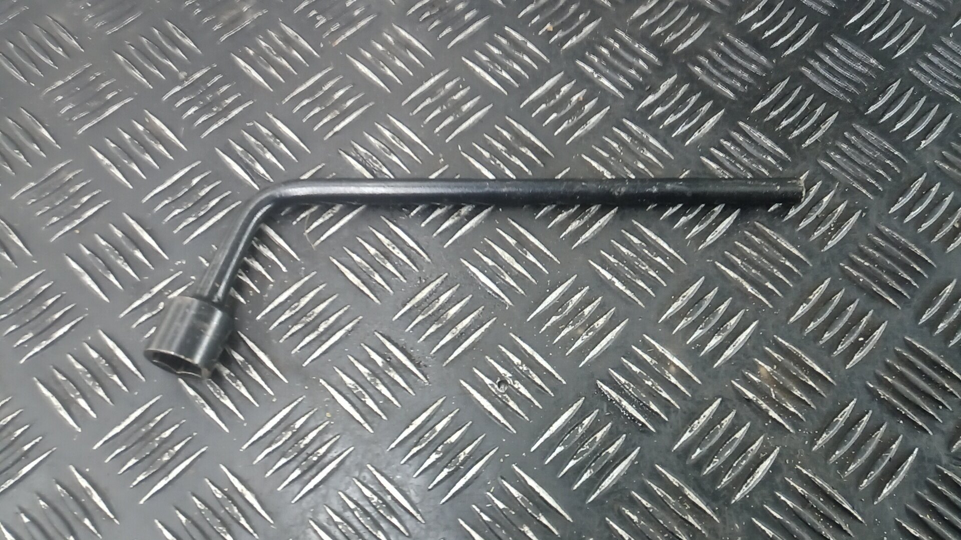 Ключ колесный LEXUS RX 2