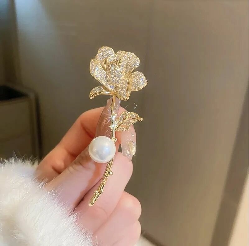 Хрустальная скрипка с жемчужной брошью