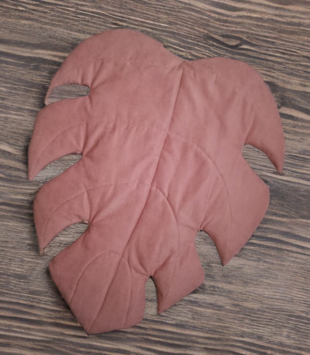 Ковёр лист Монстера из канваса, розовая пудра , размер 80*90см