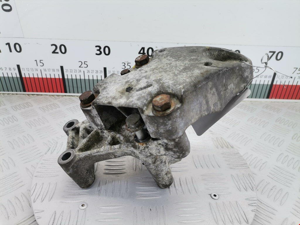 Кронштейн (крепление лапа) двигателя Renault Espace 3 арт. 2078898