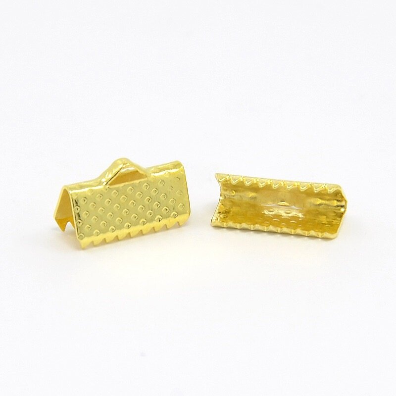 Концевики, 13х7мм (ширина 13мм), зажимы для ленты, текстурированные, базовый материал - железо, золотистого цвета, 50 пар