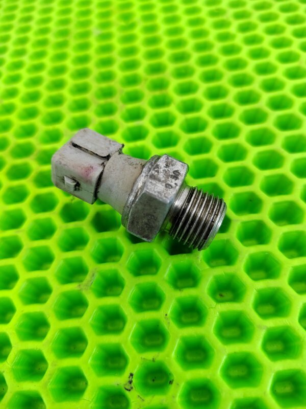 Датчик давления масла Iran Khodro Samand 1 XU7JPL3 2002 (б/у) 9203007