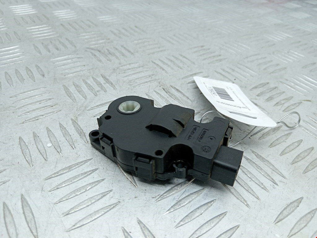 Сервопривод (электропривод моторчик привода) заслонки печки BMW 1-Series (E81/E82/E87/E88) 64119319037 арт. 1780241